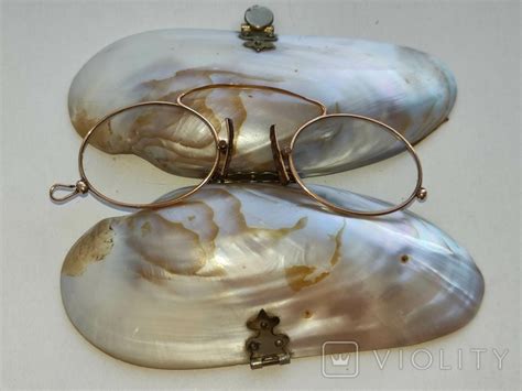 Пенсне з позолоченою оправою в скриньці із перламутрової мушлі «violity