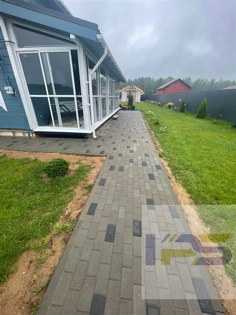 Серая брусчатка на частном участке - Калужская область