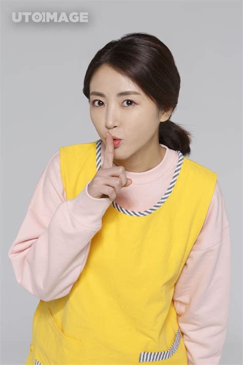 유토이미지 유치원교사 009 포즈 사진 선생님