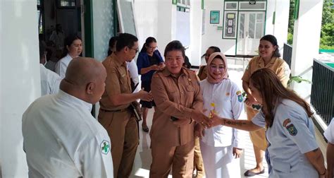 Pemkab Yapen Dorong Peningkatan Pelayanan Kesehatan Berkualitas Bagi Masyarakat Di Puskesmas