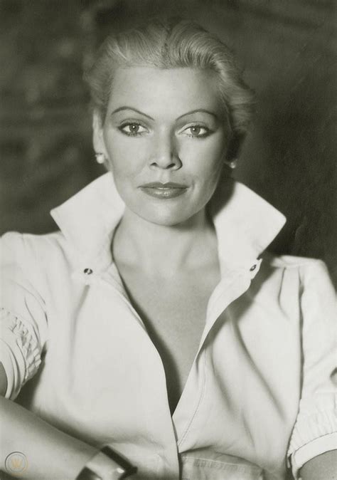 Susan Tyrrell La Saga Des Etoiles Filantes