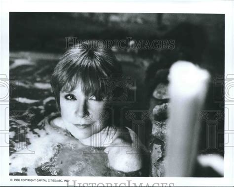 1987 Press Photo Shirley Maclaine Stars In Out On A Limb Hca25018
