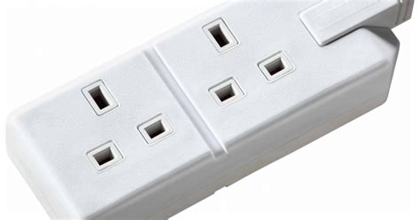 Masterplug 13a Rewireable Double Trailing Socket White