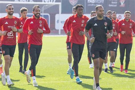 نجم الأهلي السابق ينتقد رحيل رباعي المارد الأحمر المصري اليوم