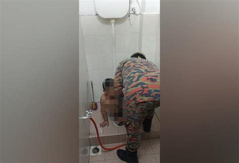 Kaki Budak 6 Tahun Tersangkut Dalam Lubang Tandas Kosmo Digital