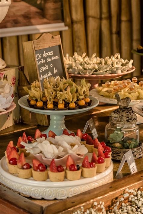 Estilo E Sabor Tendência Do Bolo De Figo Ganha O Coração Dos Casais Mesa De Doces Casamento