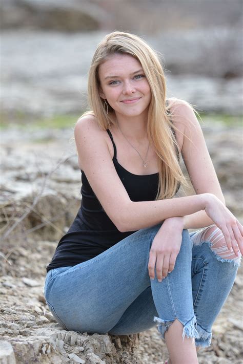 Pin On Senior Picture Ideas