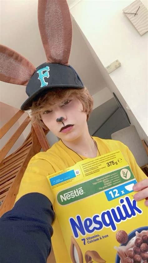 Nesquik Cosplay Beau Jeune Homme Jeune Homme Homme