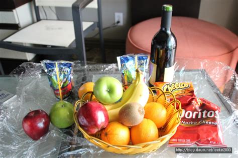 괌 아가나 호텔에서 먹은 우리들만의 특식 컵라면과 과일