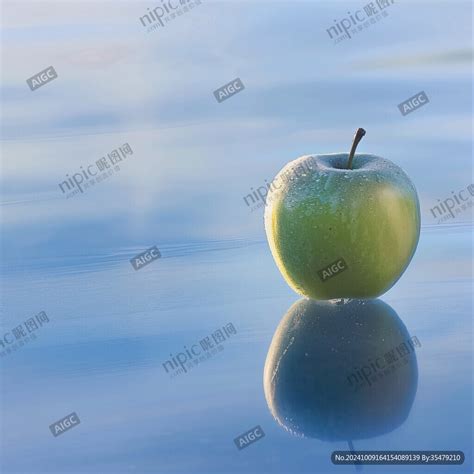 Ai创作图苹果蓝色背景 失水的苹果 微缩创意苹果 Lowpoly苹果 黄苹果蓝底 光影苹果 落入水中的苹果图片 油画感苹果 肌理感苹果 苹果静物素材 清晨早晨的苹果 苹果透明图 瑞雪苹果素材