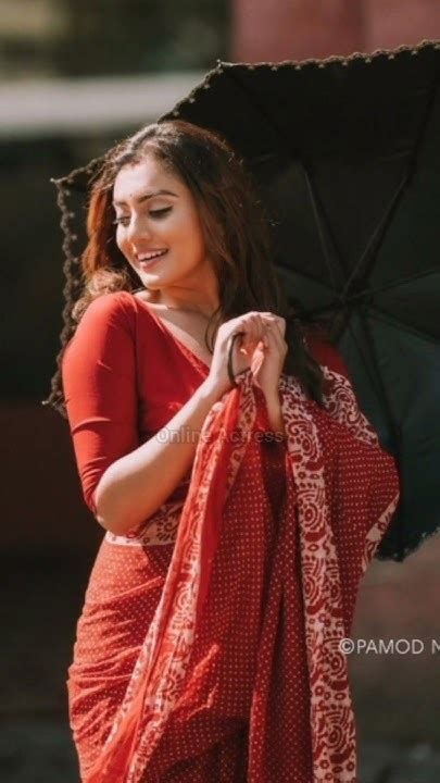 මොන රතු සාරියට ද ලස්සන 😍😍ම ශනූ ගේ ලස්සන🥰 ටිකක් කැමති😊🥰 ද 🤔 Shorts Youtube