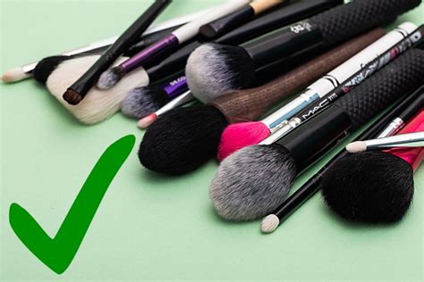 Учимся макияжу у визажистов: как рисовать стрелки | Beauty Insider