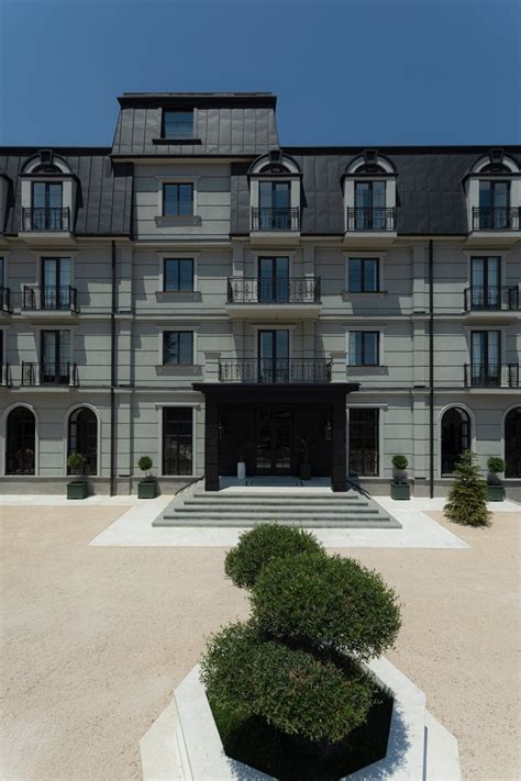 ესკიზი ახალი თაობის ბუტიკ კონცეპტუალური ქართული სასტუმროების ბრენდი At