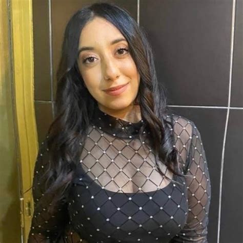 Eirini Kar On Threads