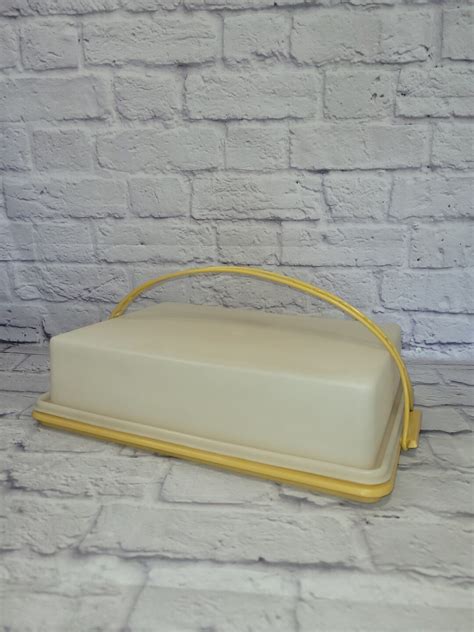 Tupperware Fresh N Fancy Rectangle Sheet Cake Carrier Whandle Cupcakes