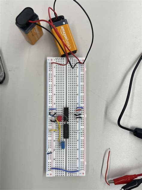 These Breadboard Layout Should Be Oscillating But Im Getting No Waves On My Oscilloscope The