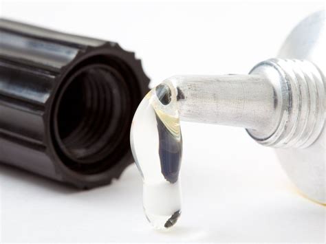 Як легко очистити шкіру і пальці від суперклею 4 швидкі та ефективні способи