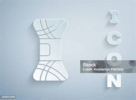 회색 배경에 격리 된 종이 잘라 원사 아이콘 수제 뜨개질 또는 재단사 상점 라벨 종이 아트 스타일입니다 벡터 일러스트레이션 3차원 형태에 대한 스톡 벡터 아트 및 기타