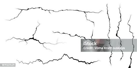 지상 콘크리트 재난 상단보기에서 틈새의 표면 균열과 균열 흰색 배경에 고립 된 지진으로부터 육지 표면의 휴식 깨진 땅 벽 유리