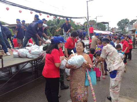 Dvb မဲဆောက်ဆန်လှူပွဲတွင် မြန်မာရွှေ့ပြောင်းလုပ်သား ၁၀၀၀၀ ကျော်သွားရောက် အလှူခံ