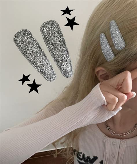 [4개 드려요 당일출고 자체제작] 조명 On 실버 메탈 글리터 펄 Y2k 키치한 똑딱핀 헤어핀 에이블리