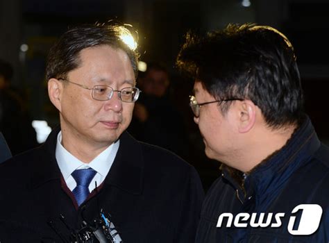 우병우 구속영장 기각…범죄사실 소명 정도로 구속 사유와 필요성 인정하기 어렵다