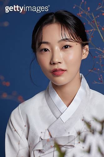 한복 전통문화 명절 한국문화 한국문화 전통의상 한국인 아름다움 주제 이미지 Jv12500054 게티이미지뱅크