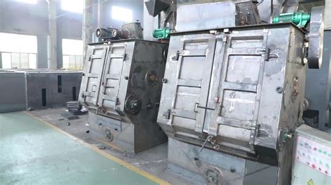 q326 automatic loading crawler type shot blasting machine metal rubber