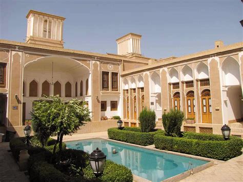 خانه‌های سنتی یزد شاهکار معماری کویری پارکت چوبی مورفلور