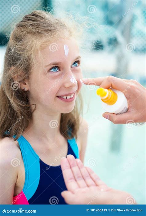 Woman Applying Sunblock Cream Stock Image Image Of Ocean Healthy