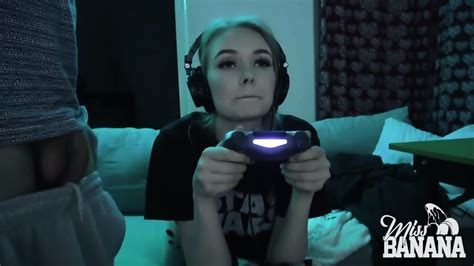 Hot Gaming Addicted Girl Let Her Boy To Fuck During Game