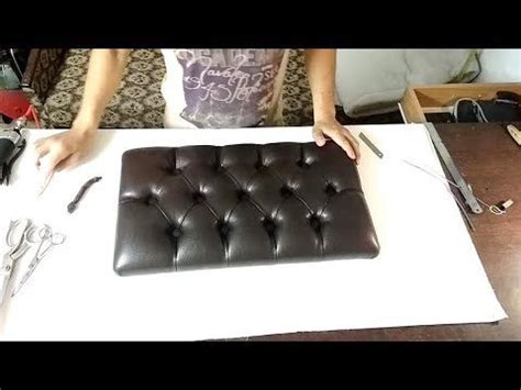 Мягкое сиденье с каретной стяжкой ( капитоне ) (A seat for padded stool ...
