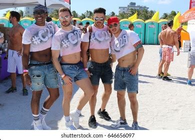2 465 Imágenes De Gay Beach Party Imágenes Fotos Y Vectores De Stock