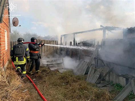 Масштабна пожежа сталася внаслідок обстрілу міста в Харківській області дві людини поранено