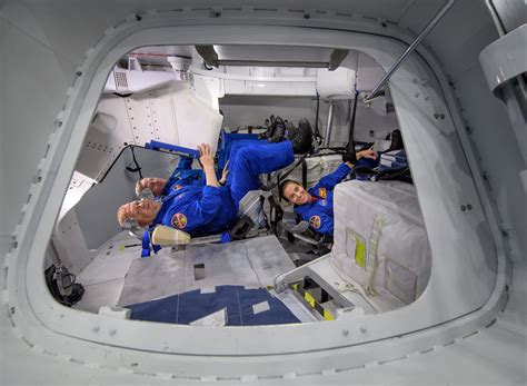 Get an Up-Close Look at Boeing's New CST-100 Starliner Spaceship ...