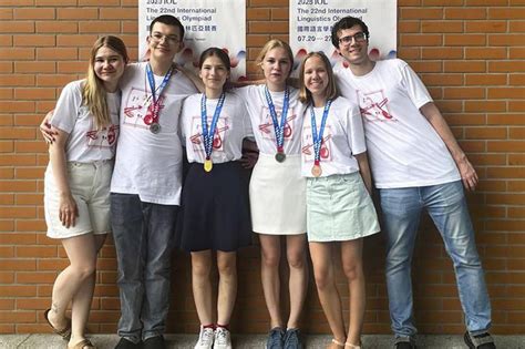 Русский 🇧🇬 Московските ученици триумфират на Международната олимпиада по лингвистика Отлични
