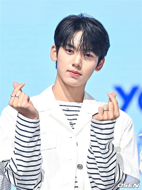 사진 제로베이스원 한유진막내의 귀여운 하트