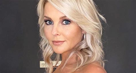 Chantal Janzen Staat Zonder Shirt Op De Cover Van Magazine C
