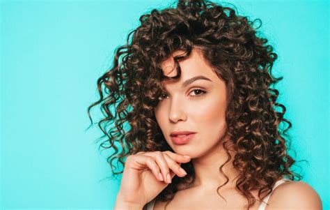 3 ترفند ساده فر کردن مو با آب نمک در خانه