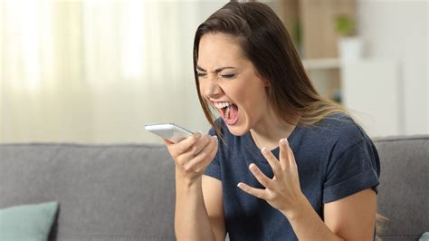 Осъдиха съпруга постоянно звъняла на мъжа си Nova