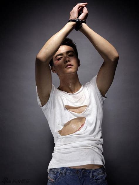 马天宇大尺度写真流出 捆绑造型大秀肌肉新浪图片