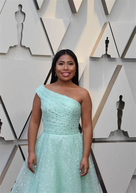 Como Quinceañera Yalitza Aparicio En Los Oscar Yahoo Vida Y Estilo