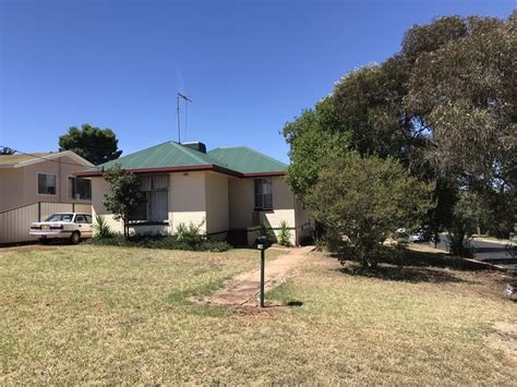 19 Dalley Street Parkes Nsw 2870 Domain
