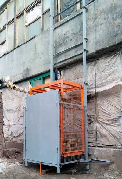 Подъемник грузовой приставной