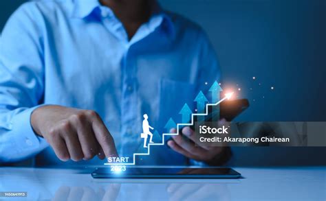 목표 사업 2023 성공 전략 차트 목표 창조적 성장 화살표 달성 다이어그램 프레젠테이션 스타트업 금융 마케팅 기술 개발에 대한 그래프 금융 이익 주식 시장 2023년에