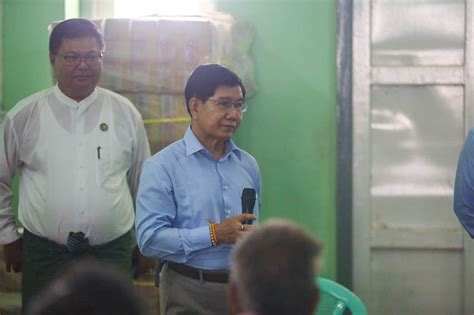 မိုခါမုန်တိုင်းဒဏ်သင့် ရခိုင်ပြည်နယ်မှ ပြည်သူများထံ Usdp ဥက္ကဋ္ဌ ဦးခင်ရီ သွားရောက် ကူညီထောက်ပံ့