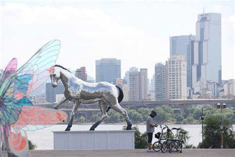 한강이 조각공원 됐네…1000여점 세계 최대규모 매일경제
