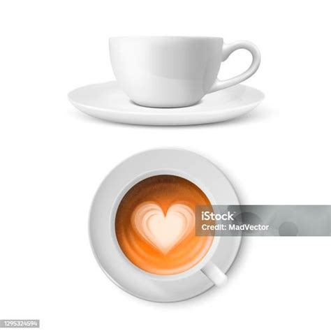 벡터 3d 사실적인 흰색 도자기 세라믹 머그잔 우유 커피 거품 흰색에 고립 된 심장 패턴 세트 카푸치노 라떼 스톡 벡터 일러스트레이션 디자인 템플릿 모형 전면 상단 보기