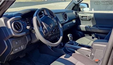 2022款丰田塔库玛2 7l直列四缸和3 5l 新浪汽车