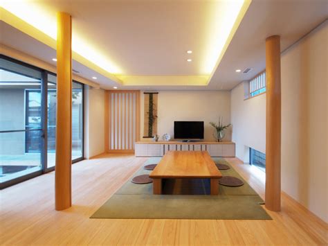 レトロな和モダンのリビング実例｜狭いリビングを広く見せるインテリアコーディネートのコツも紹介 茨城県の和の注文住宅なら「粋」 ノーブルホームつくば展示場